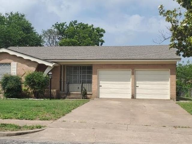 1300 Royal Oaks Dr, Waco, TX 76710