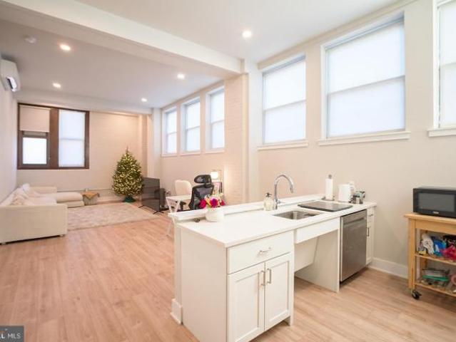 1300 S 19th St #UNIT 5 ADA Philadelphia, PA 19146