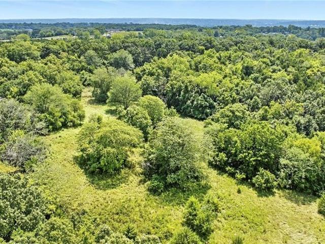 1300 S 94th St, Edwardsville, KS 66111