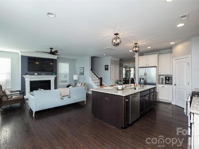 1300 Thessallian Lane