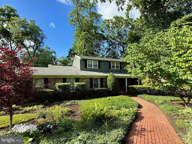 1300 University Dr, Yardley, PA 19067