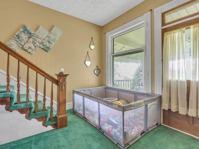 1300 W 9th
