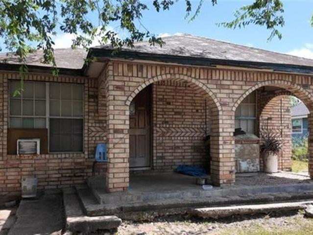 1300 W I St, Mission, TX 78572
