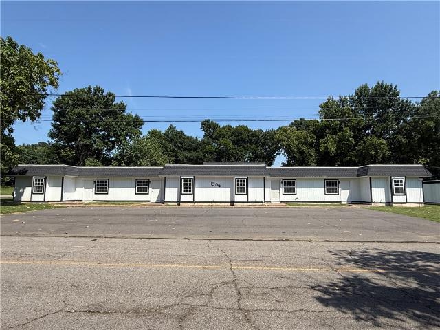 1300 1 N Greenwich Avenue