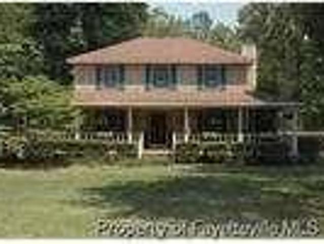 $1300 / 3br 1800ftÂ² This beautiful 3 bedroom 2.5 bath home sits on over 1