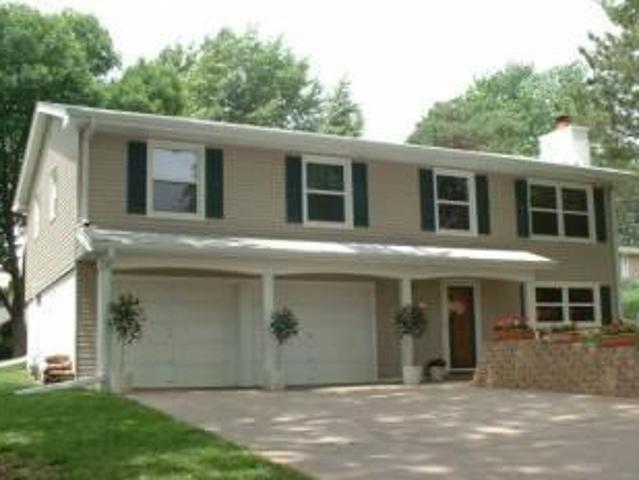 $1300 / 3br Updated Raised Ranch with wood flooring, super clean and spacious ! ! 2110 South 122nd Avenue map