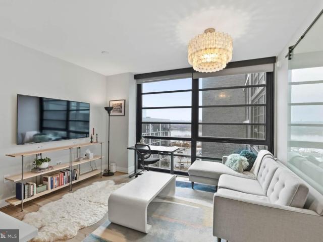 1300 4th St SE 806, Washington, DC
