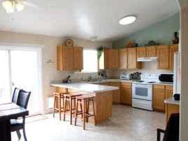 $1300 / 4br Beautiful Roy home for rent with fenced back yard 5902 S 2775 W Roy Utah