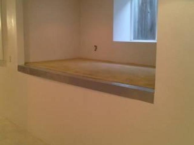 $1300 / 550ft² AVAILABLE NOW ! >LARGE STUDIO