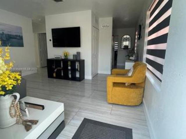 1300 51st St NW, Miami, FL 33142