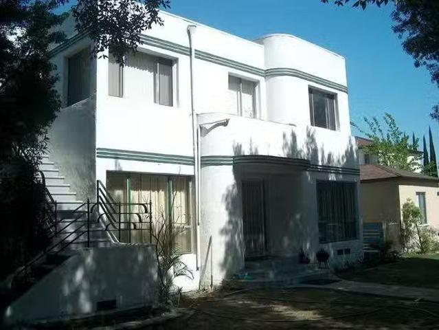 1300SQ FT HUGE ART DECO APARTMENT WITH BACKYARD! Long Beach.