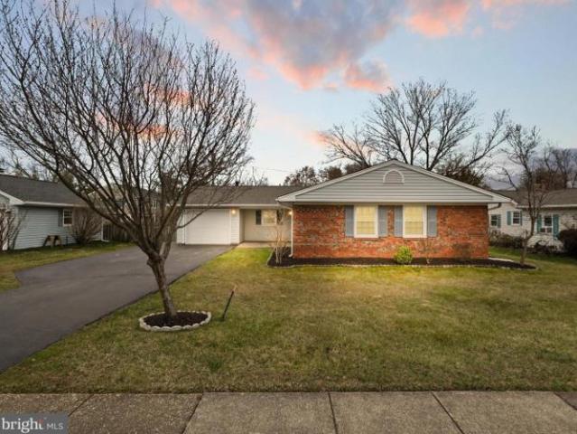 13013 Parson Ln, Fairfax, VA 22033