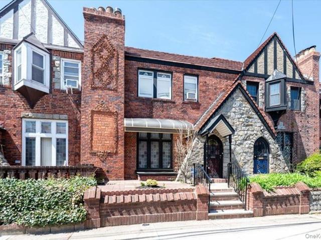 13010 th St, Laurelton, NY 11413