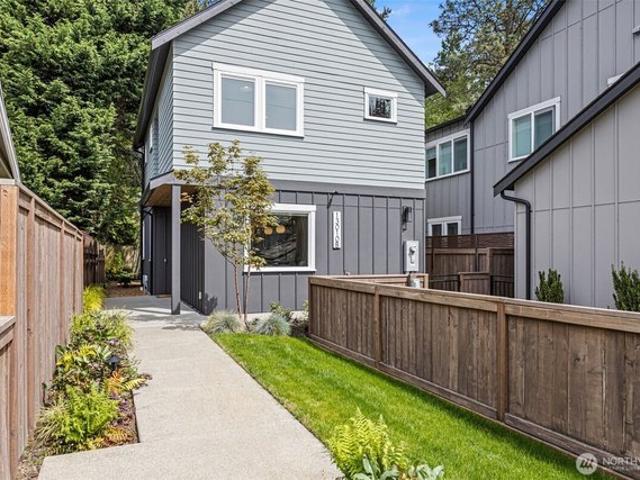 13010 NE 113th St Unit 2, Kirkland, WA 98033