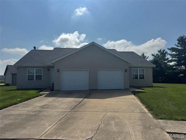 13014 Bermuda Grass Ct, Breese, IL 62230