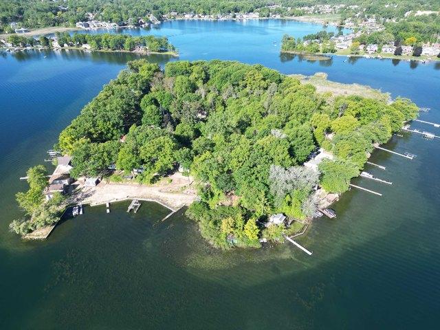 13014 Fenton St, Fenton, MI 48430