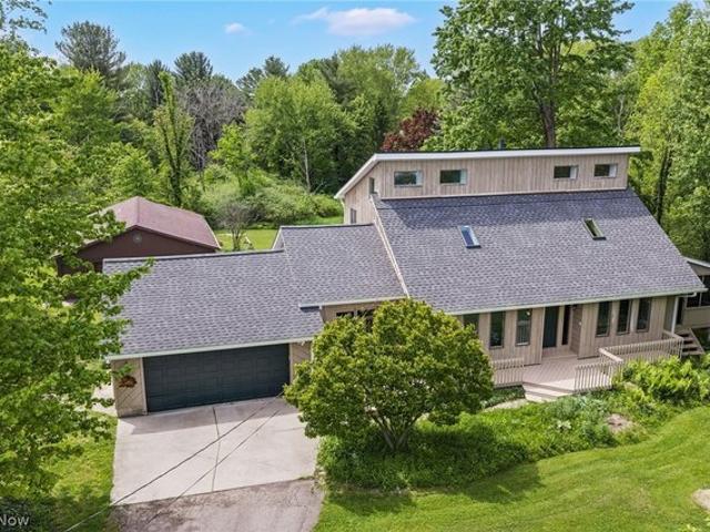 13014 Manor Dr, Chardon, OH 44024