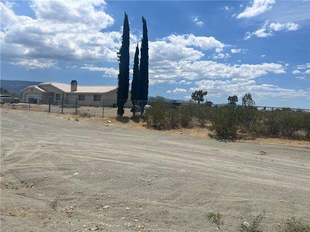 13014 Riggins Rd, Phelan, CA 92371