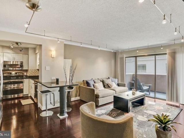 1301 N Courthouse Rd Apt 1005, Arlington, VA 22201