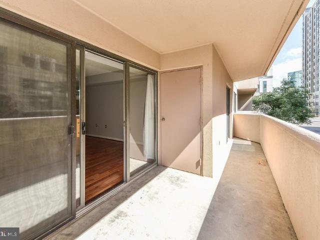 1301 N Courthouse Road # 612