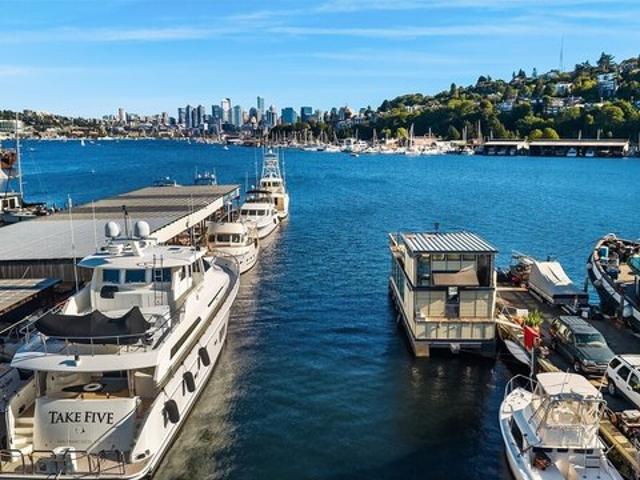 1301 N Northlake Way, Seattle, WA 98103