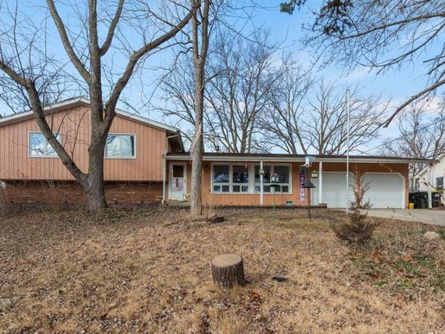 1301 Adams St, Lake in the Hills, IL 60156