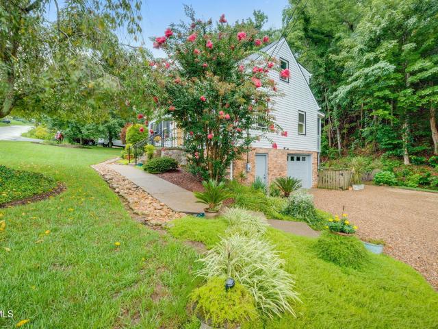 1301 Ambleside Road