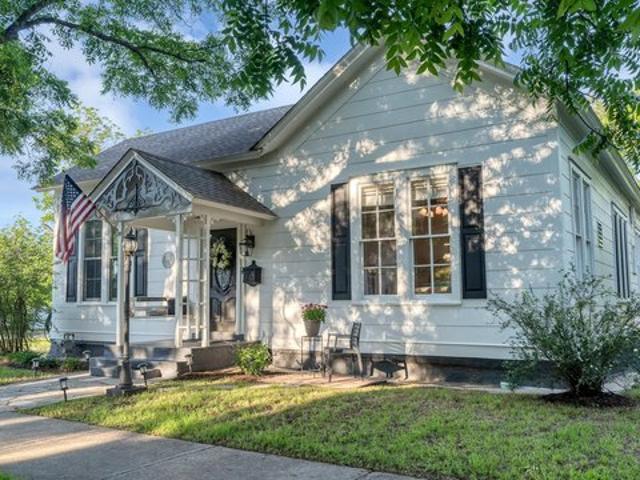 1301 and 1305 S College St, Georgetown, TX 78626