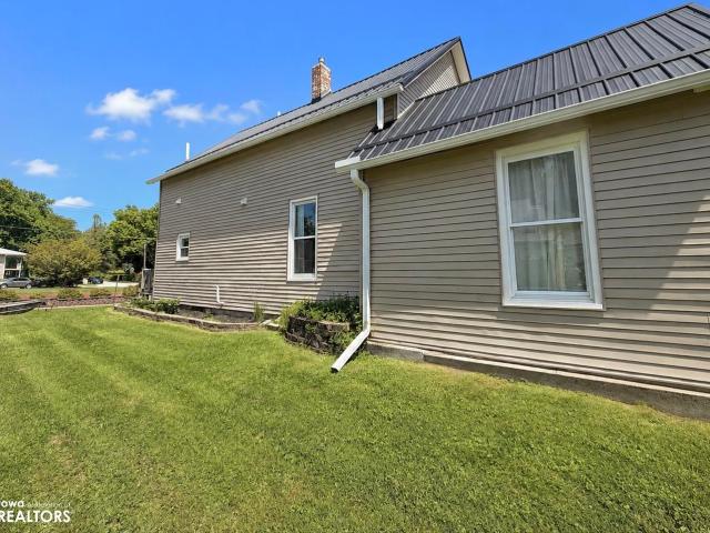 1301 Birdie St