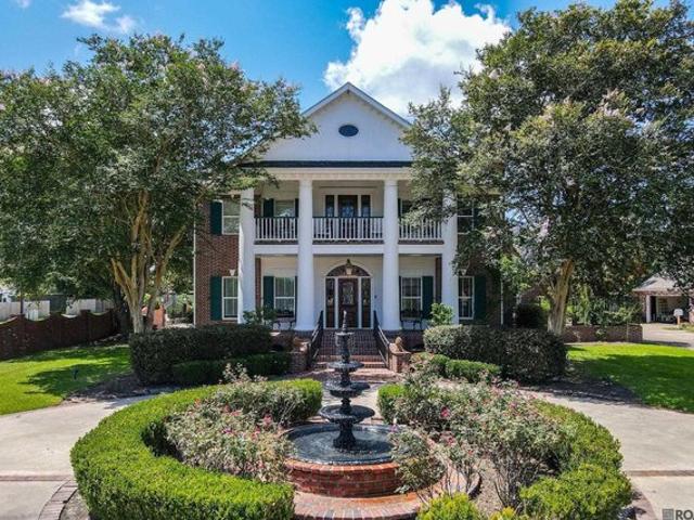 1301 Charlestowne Ln, Lake Charles, LA 70605