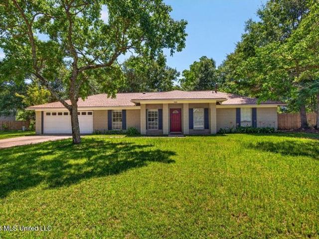 1301 Churchill Dr, Ocean Springs, MS 39564