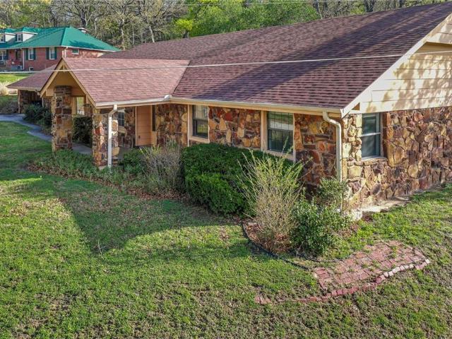 1301 Crestwood Drive