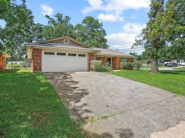 1301 Crestview Dr, Denison, TX 75020