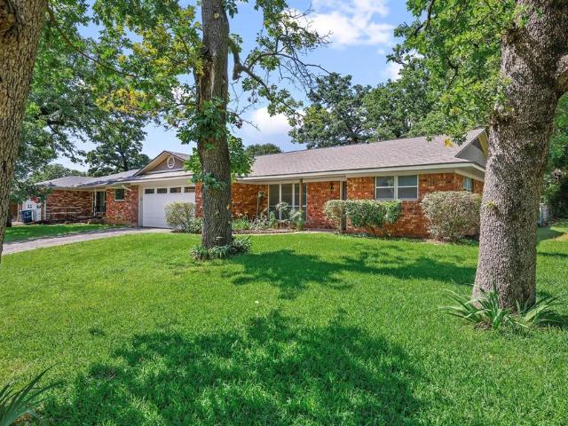 1301 Crestview Drive