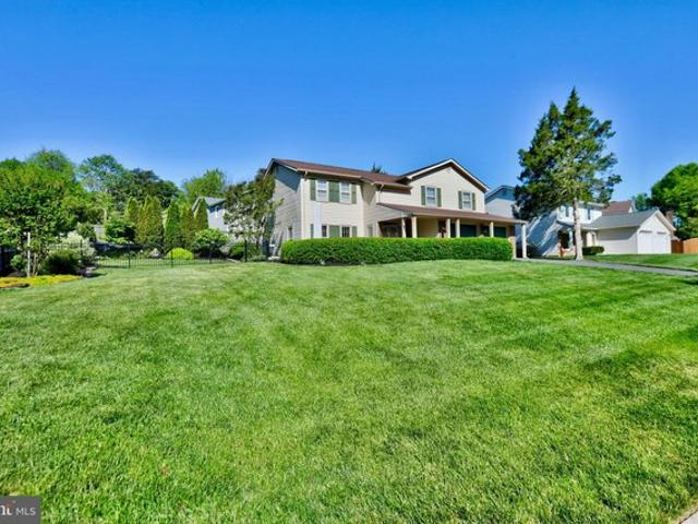 1301 Crosstitch Dr, Herndon, VA 20170