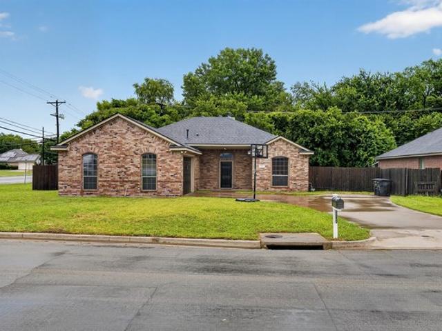 1301 Hyde Park Blvd, Cleburne, TX 76033
