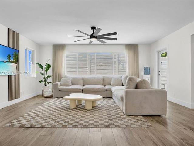 1301 Hollywood Blvd, Hollywood, FL 33019