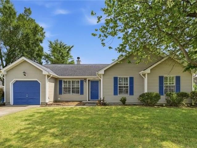 1301 Pinecroft Ln, Chesapeake, VA 23323