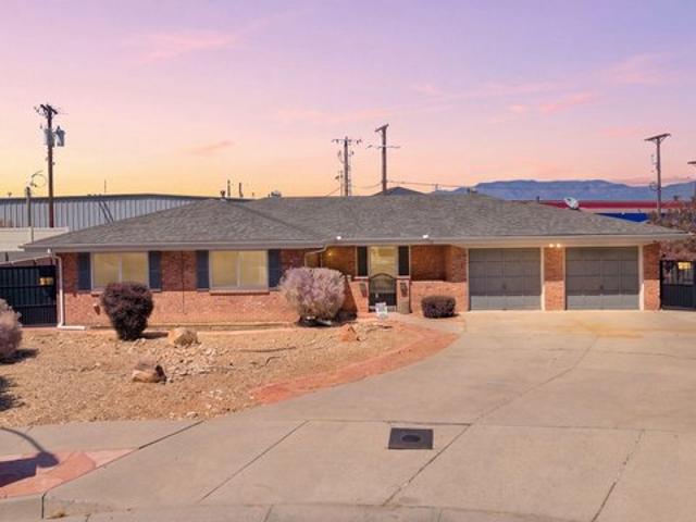 1301 Ridgecrest Loop SE, Albuquerque, NM 87108