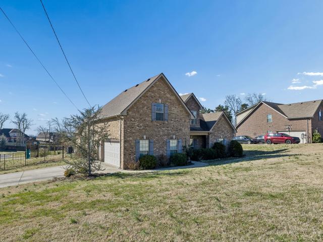 1301 Rivercrest Dr