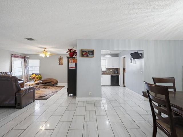 1301 SW 75th Ave, North Lauderdale, FL 33068