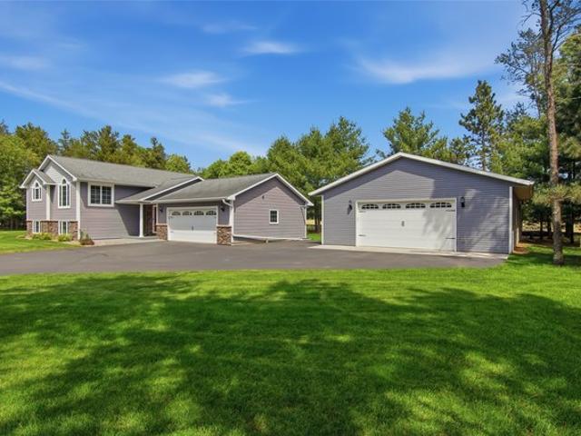 1301 Sandy Ridge Ln, Altoona, WI 54720