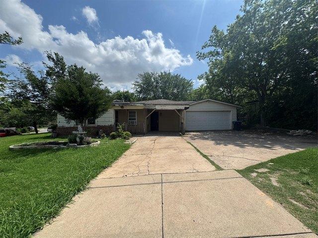 1301 Sharondale St, Fort Worth, TX 76115