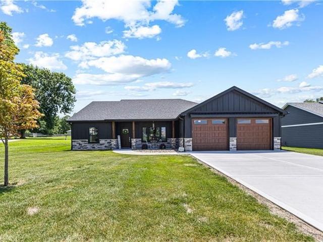 1301 W 4th St, Cameron, MO 64429