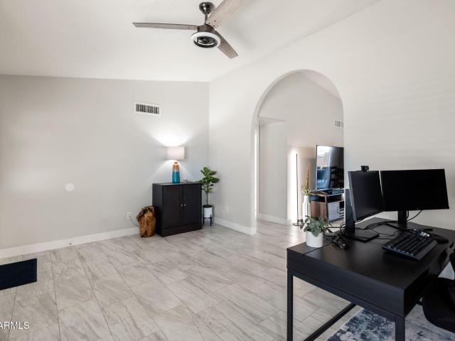 1301 w kerry lane