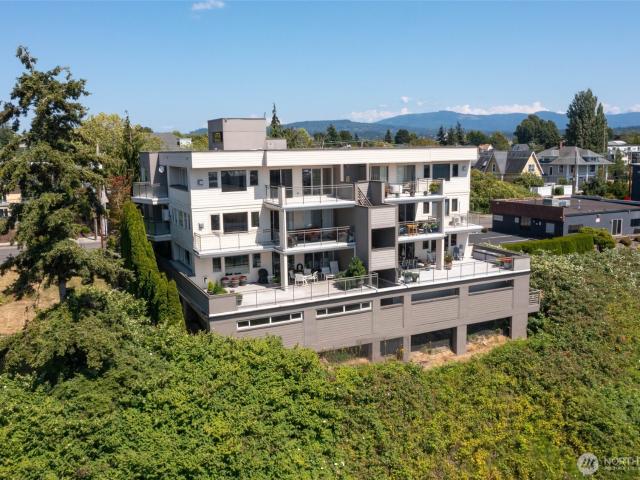 1301 W Holly Street # 302