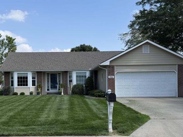 1301 Woodbridge Ct, Hutchinson, KS 67502