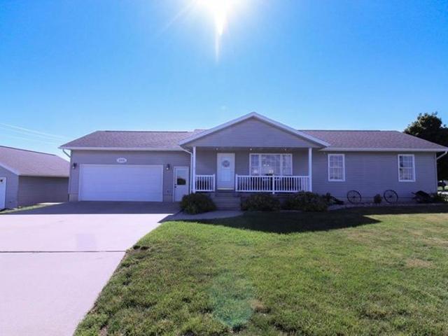 1301 1st St, Grundy Center, IA 50638
