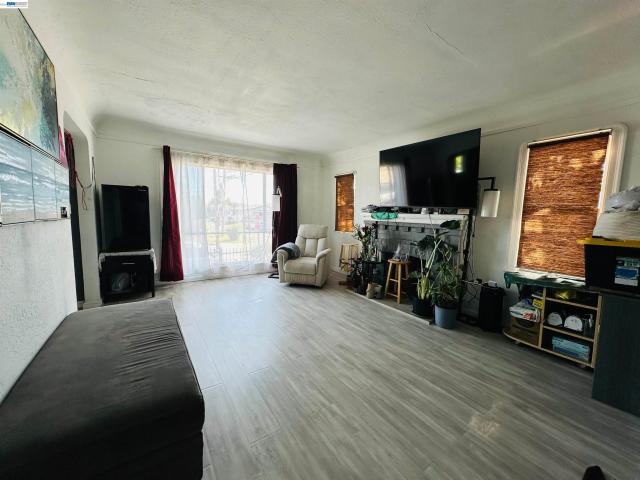 1301 60th Ave, Oakland, CA 94621 | MLS #41132 | Compass