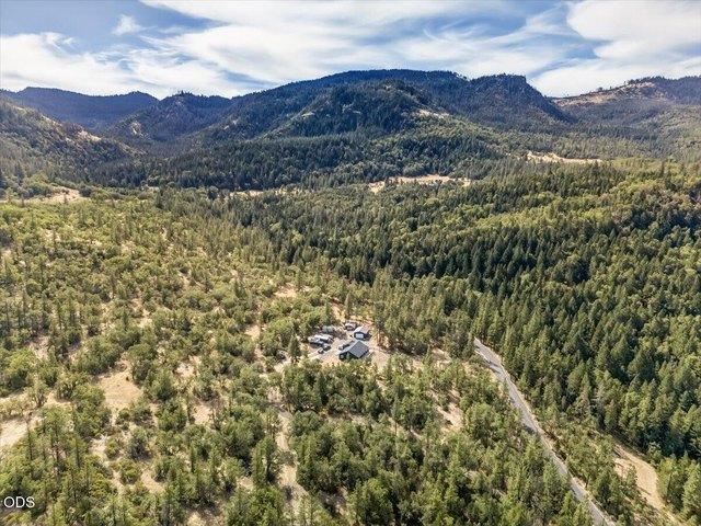 13021 E Antelope Rd, Eagle Point, OR 97524